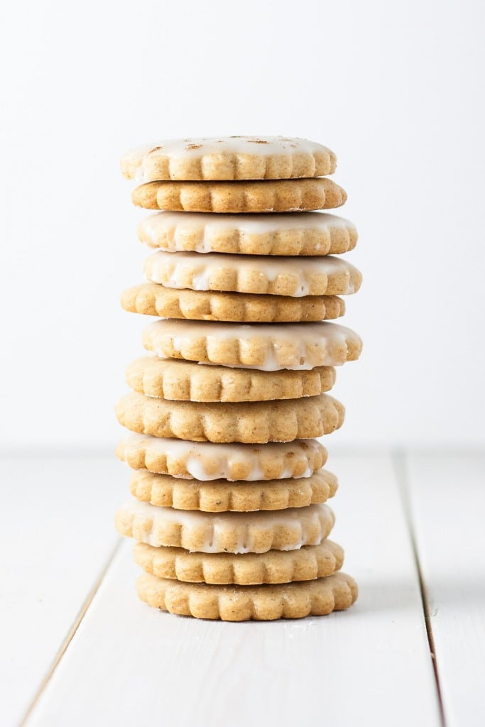 Polish Gingerbread Cookies (Pierniczki Tradycyjne) - Liv for Cake